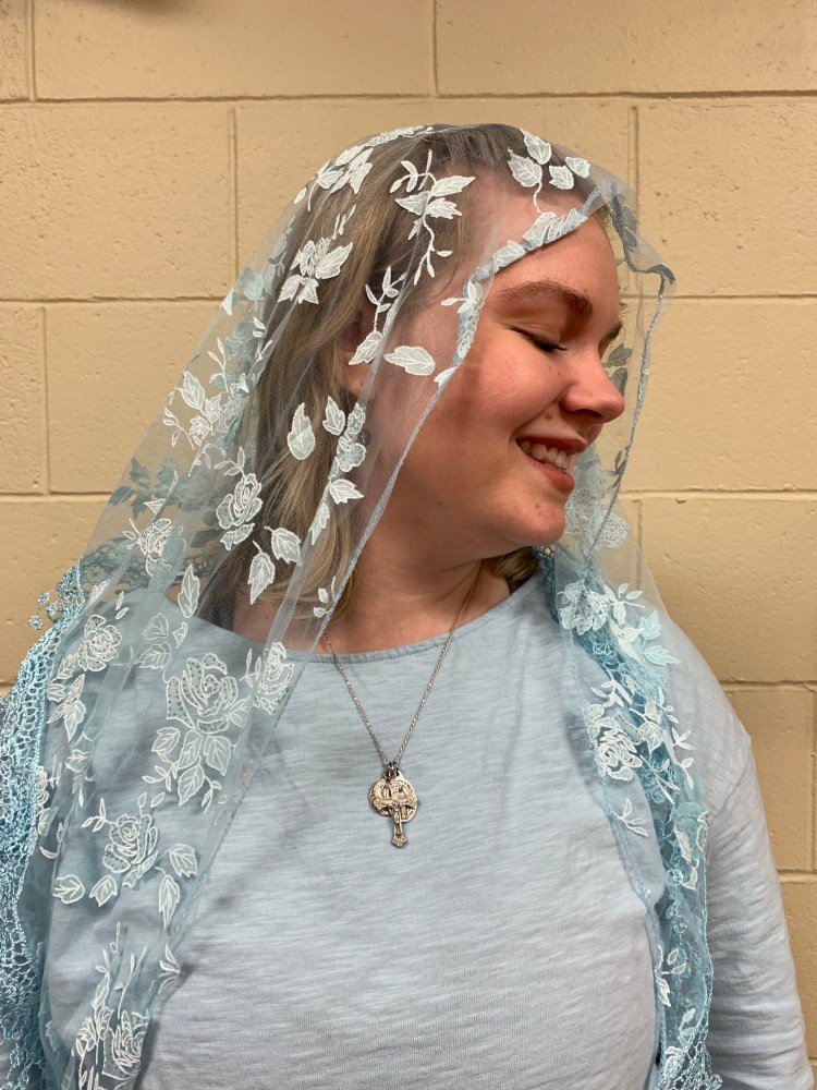 3 Reasons Why I Veil at Mass – Radiant with Joy